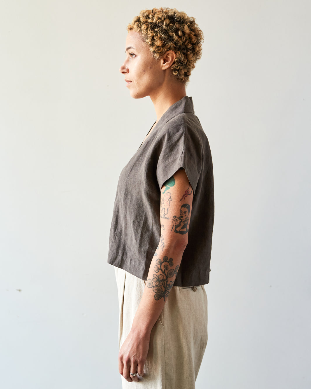 7115 V-Neck Panel Top, Dark Oak – Glasswing