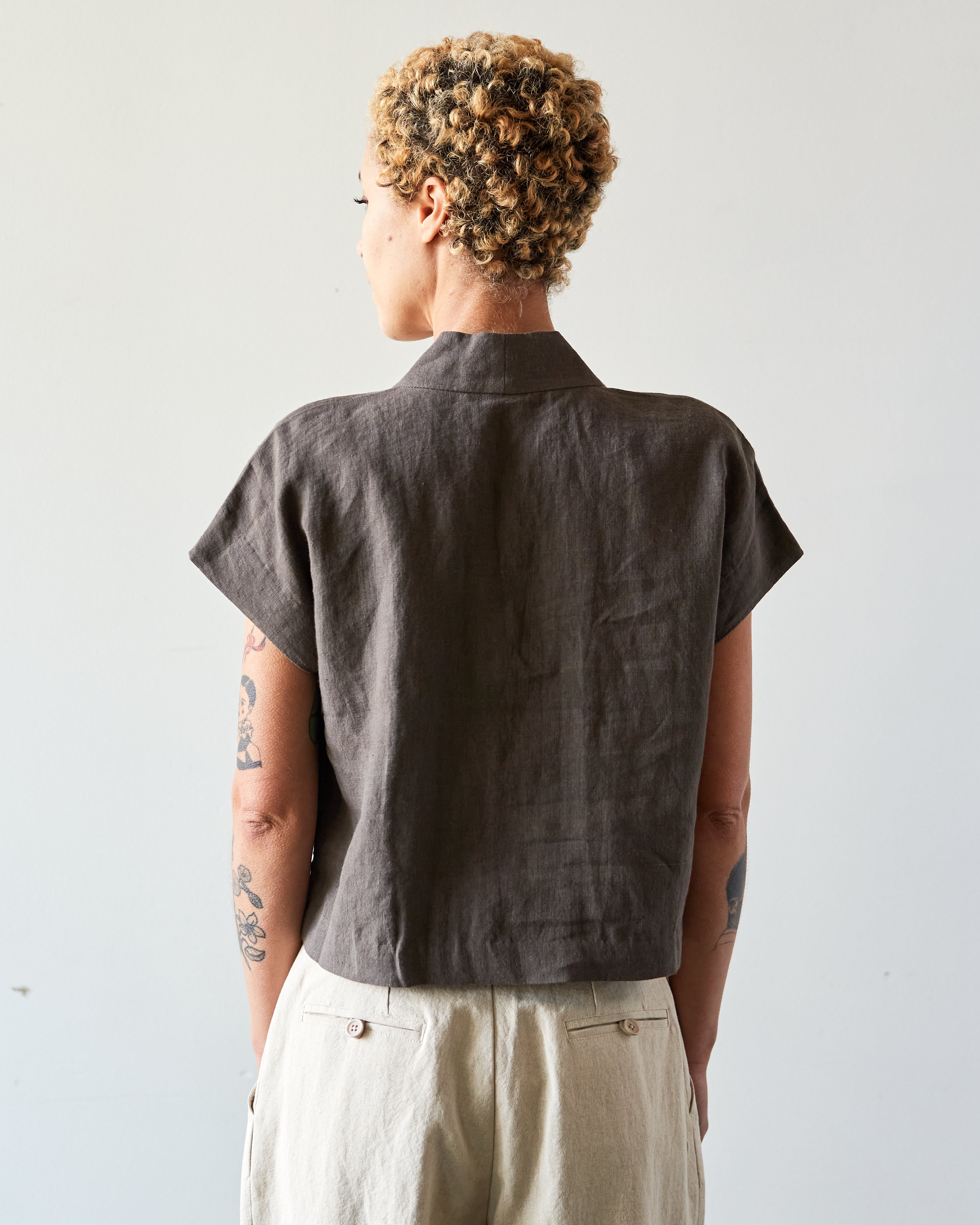 7115 V-Neck Panel Top, Dark Oak – Glasswing