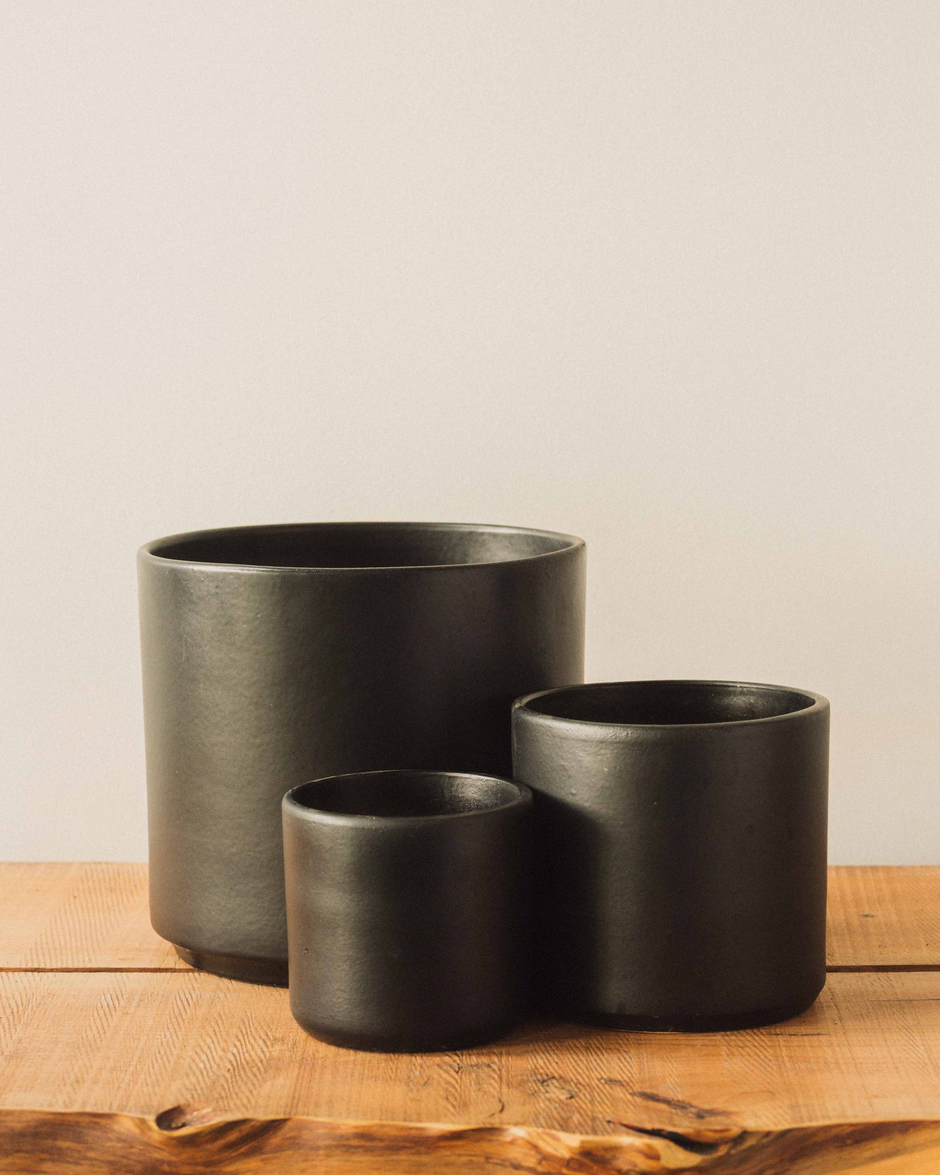Modern Cylinder Pot, Black – Glasswing