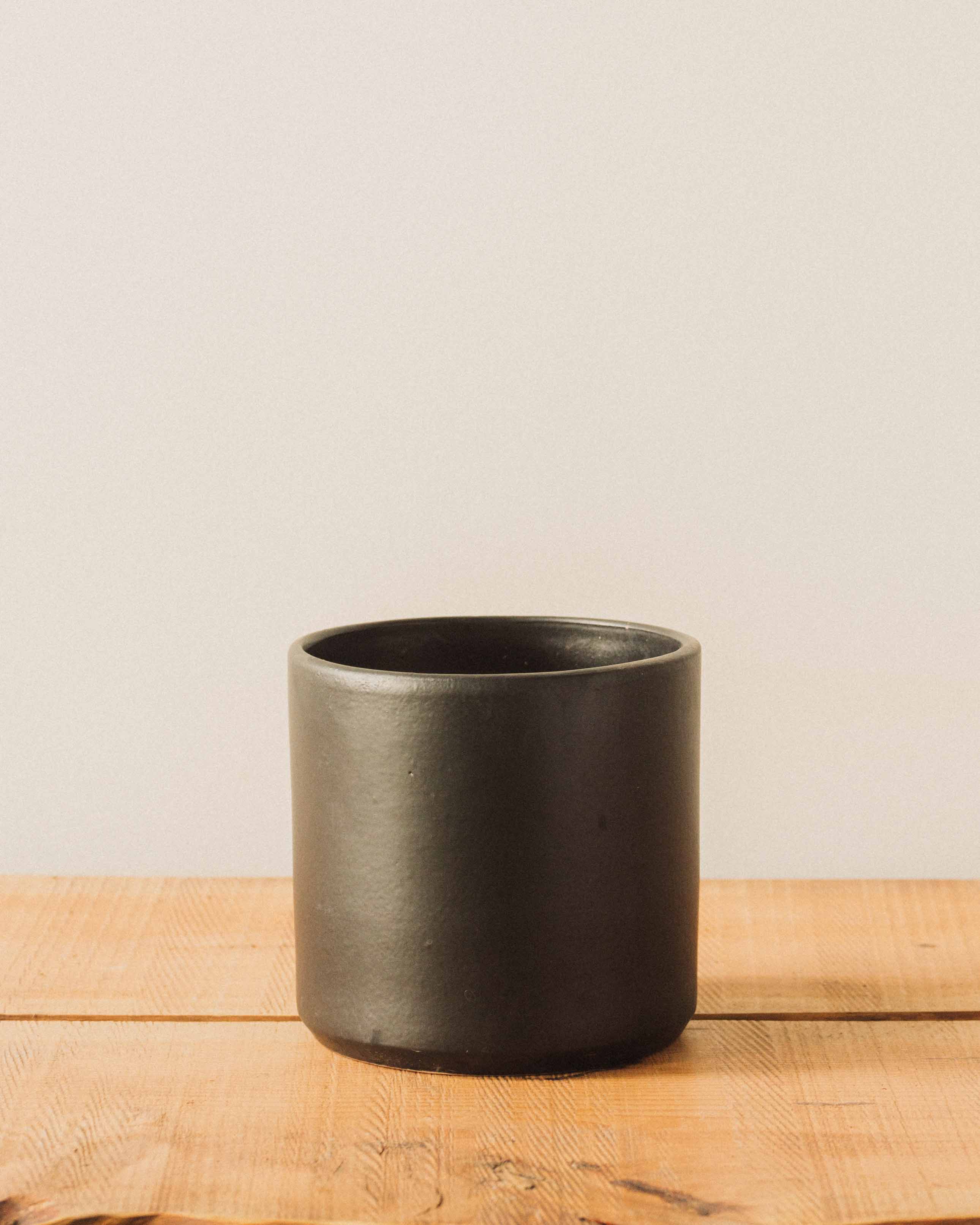 Modern Cylinder Pot, Black – Glasswing